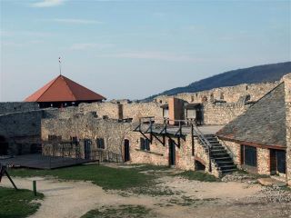 Burg Sümeg in Sümeg • HolidayCheck